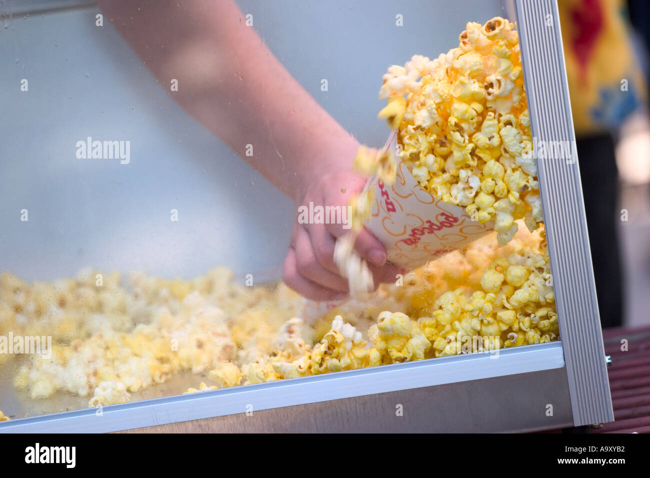 Serving help helping hand hi-res stock photography and images - Alamy