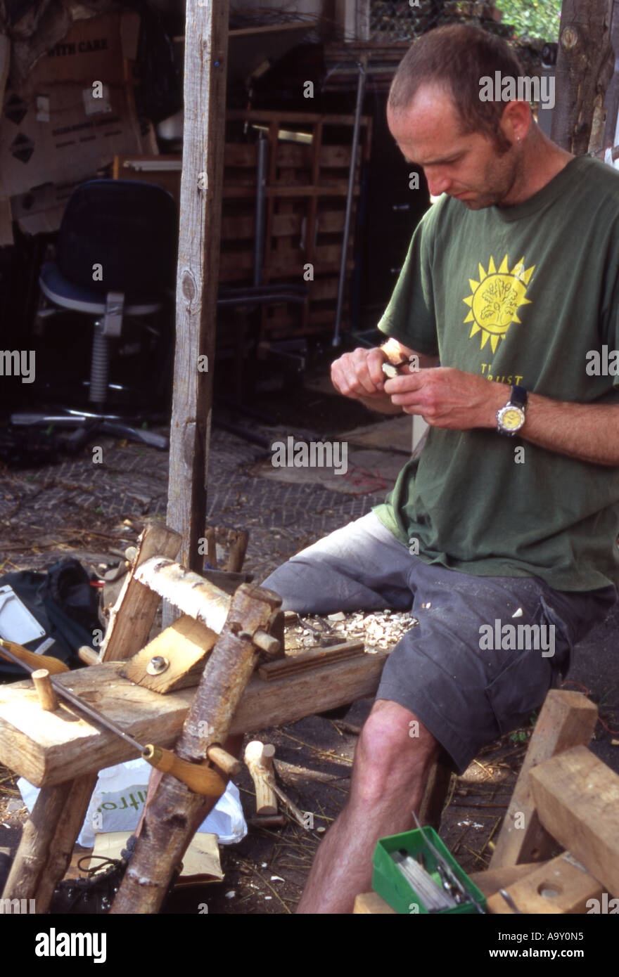 Hurdle maker at work Stock Photo - Alamy