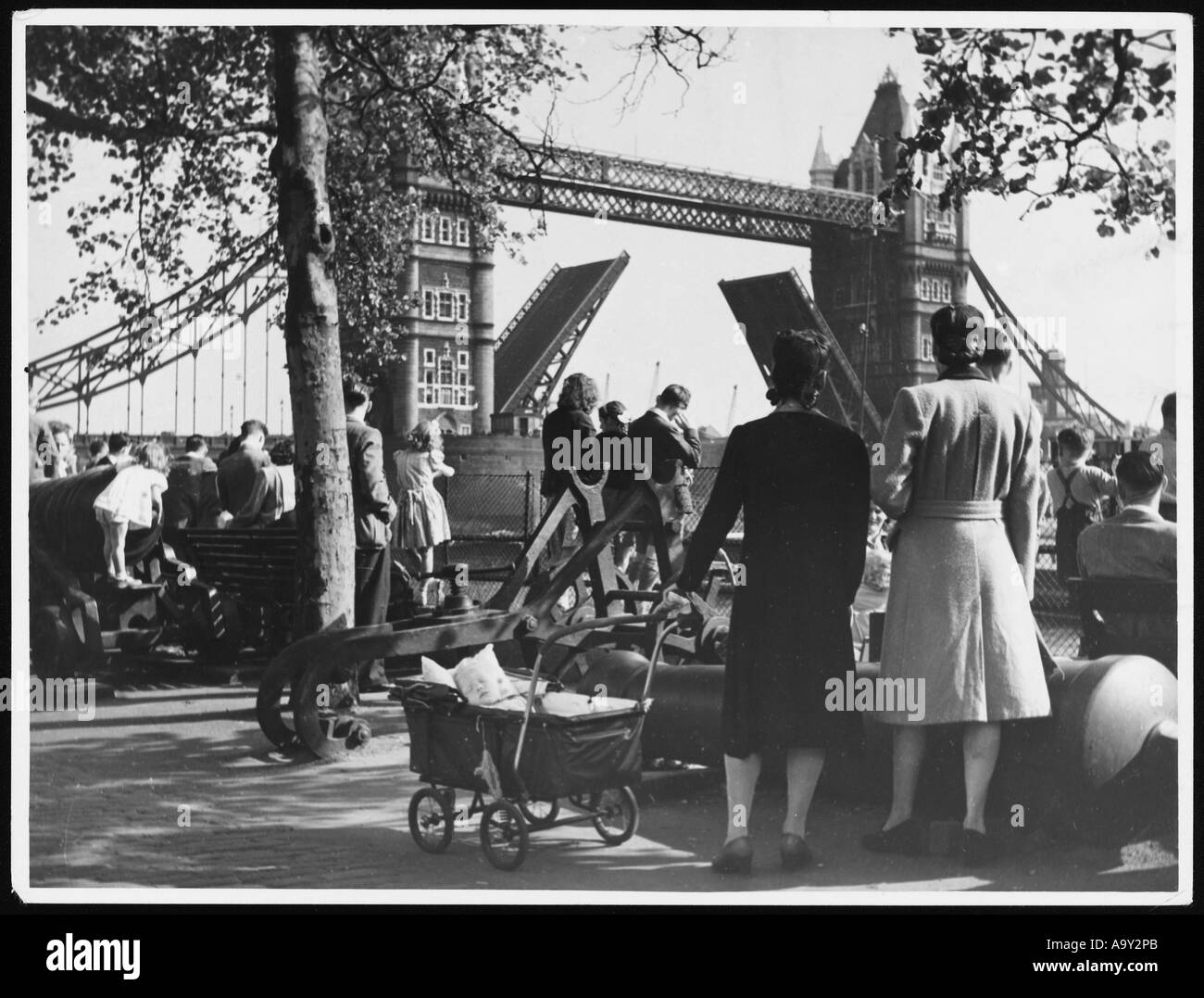 1940s family children hi-res stock photography and images - Alamy