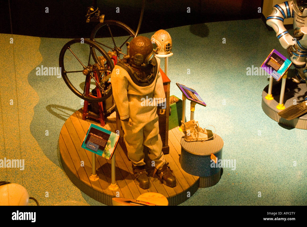 Bermuda Hamilton Bermuda Underwater Exploration Institute old fashion ...