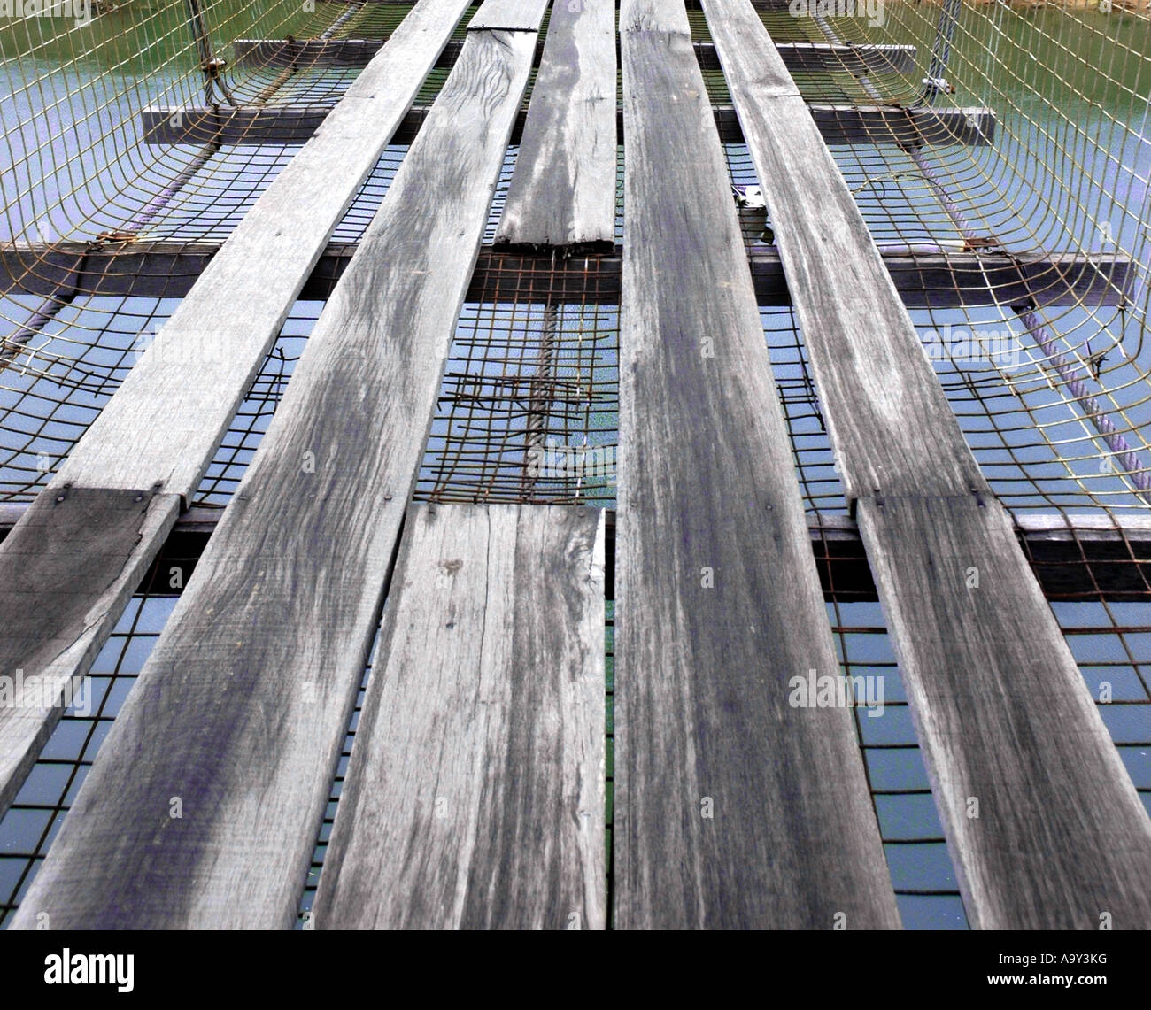 Unsafe bridges hi-res stock photography and images - Alamy