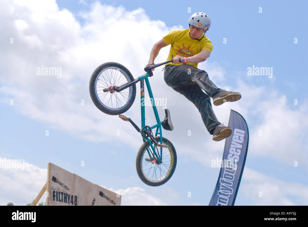 Performs trick hi-res stock photography and images - Alamy