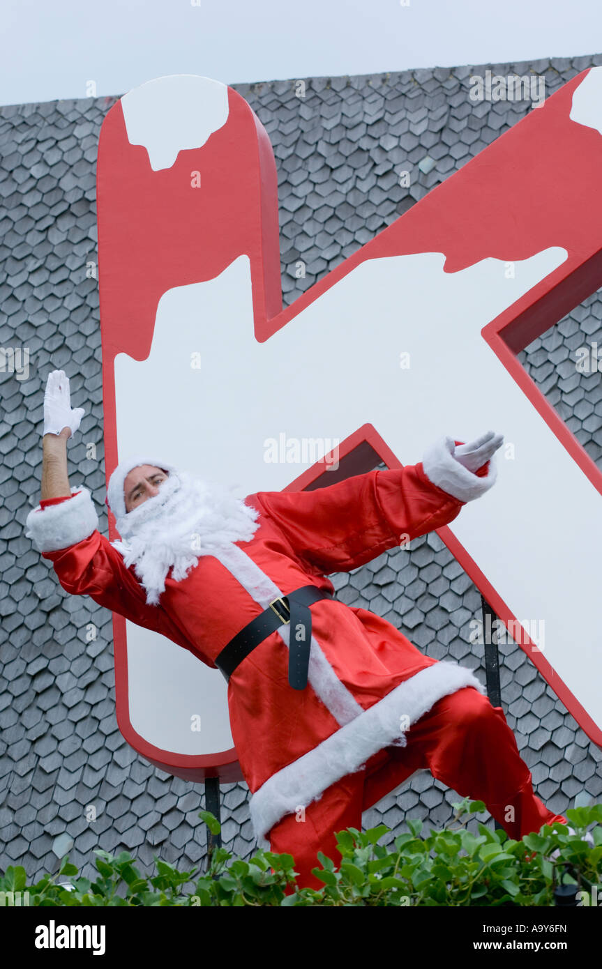 Santa claus on the roof hi-res stock photography and images - Alamy