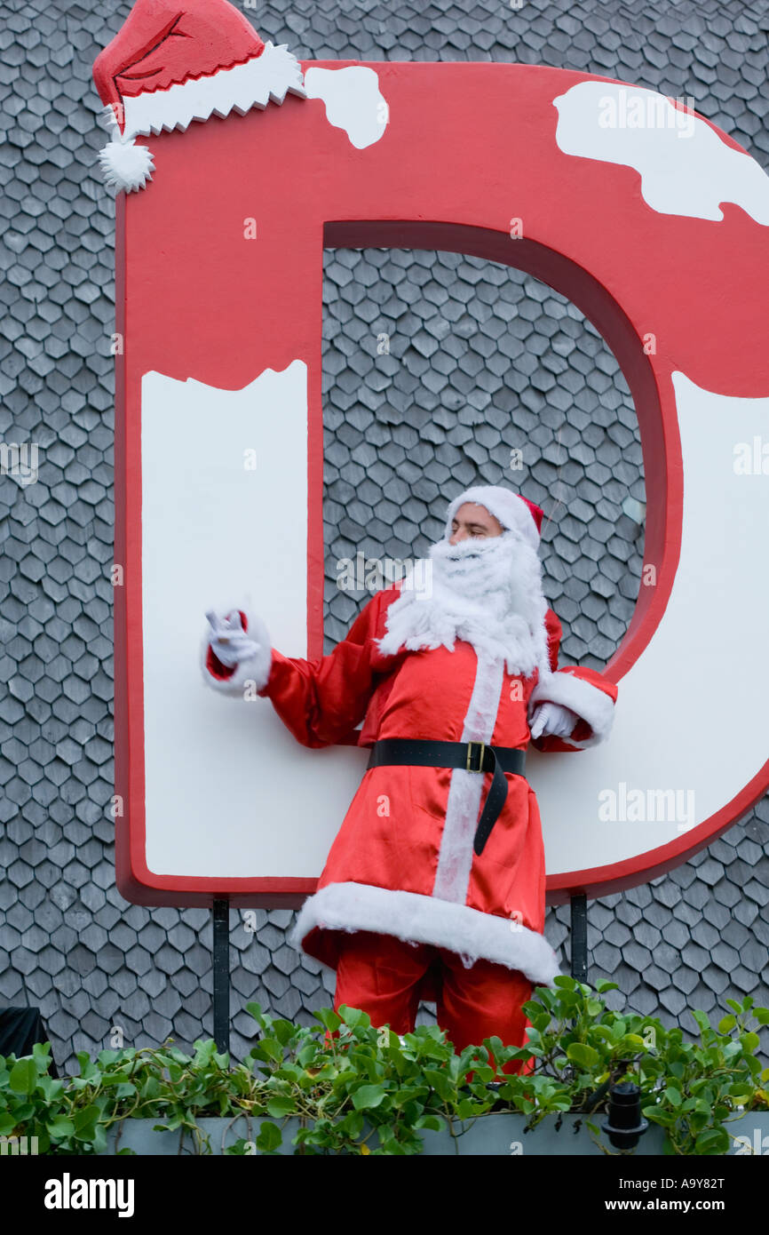 Santa claus on the roof hi-res stock photography and images - Alamy