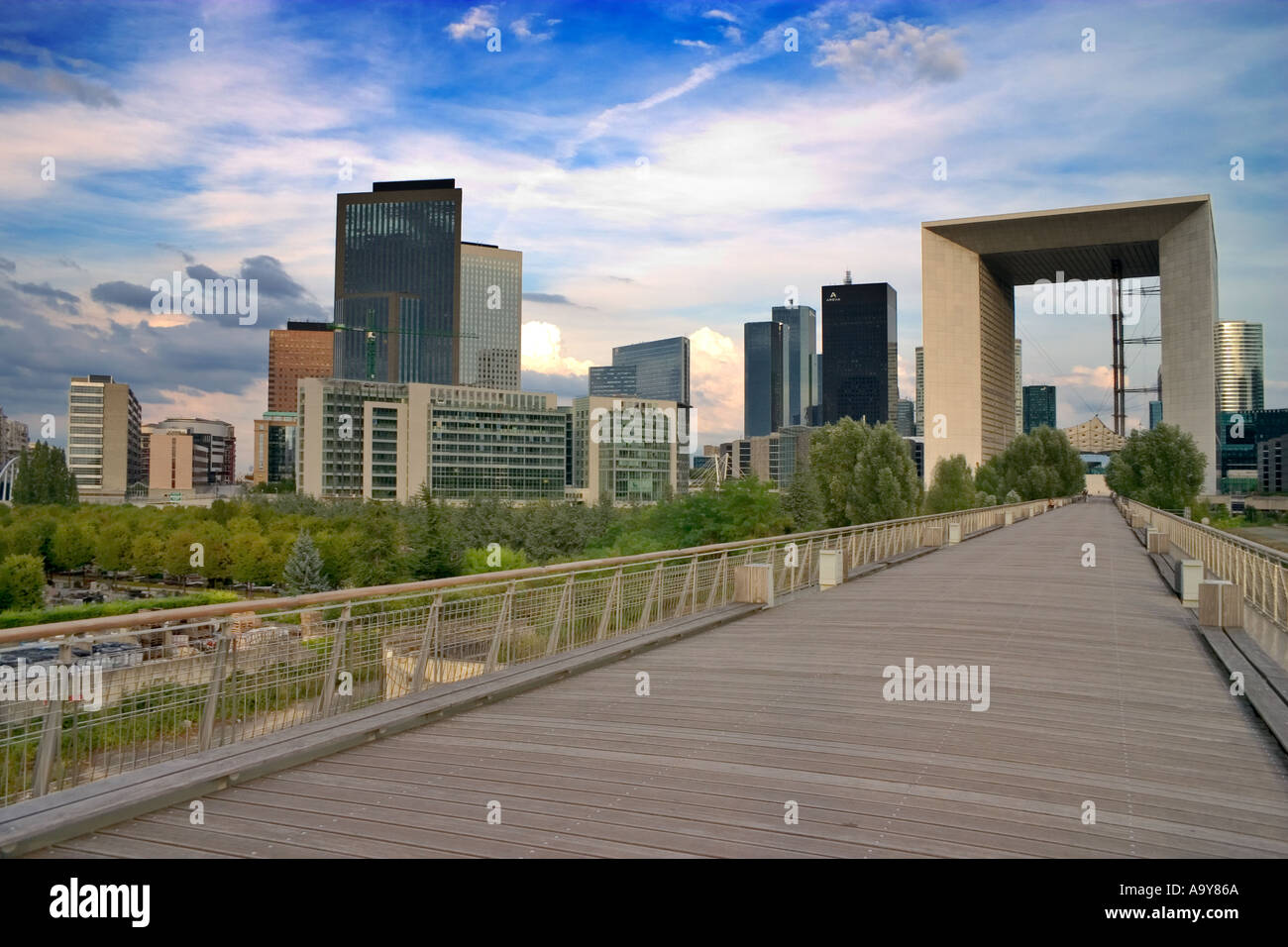 La defence arch hi-res stock photography and images - Alamy