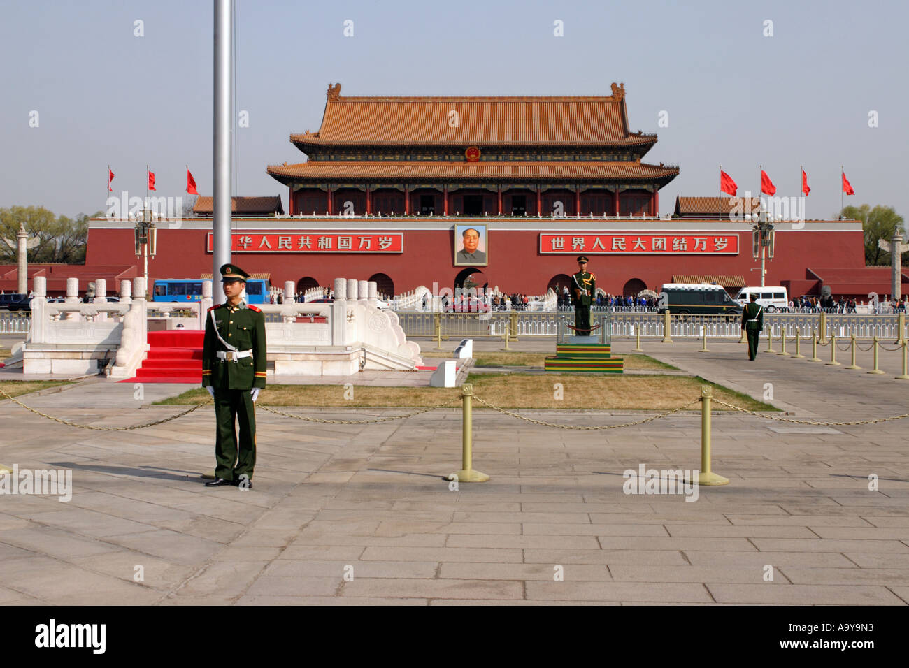 Chinese Soldiers stand guard outside forbidden city Stock Photo - Alamy