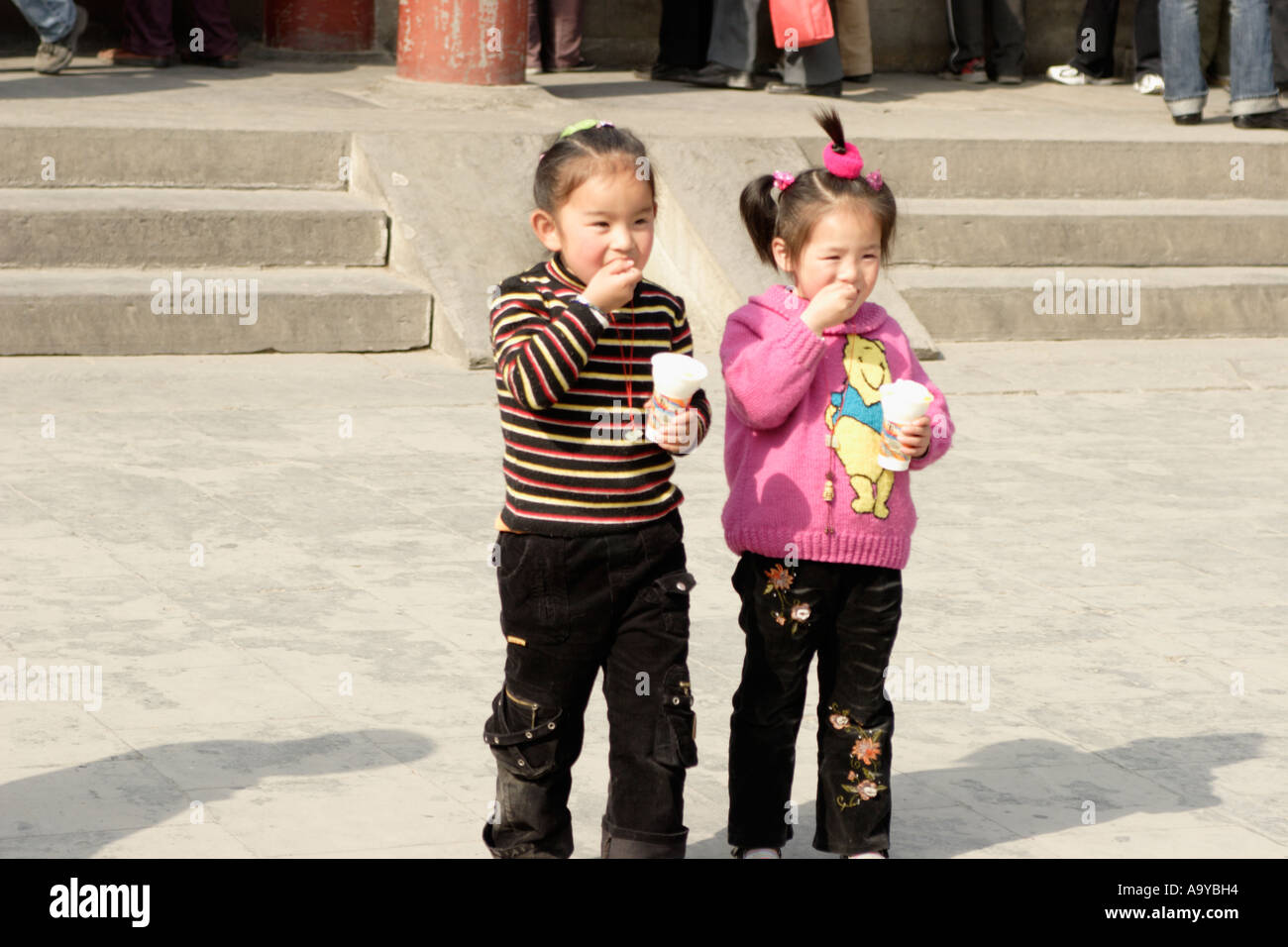 Chinese twins hi-res stock photography and images - Alamy