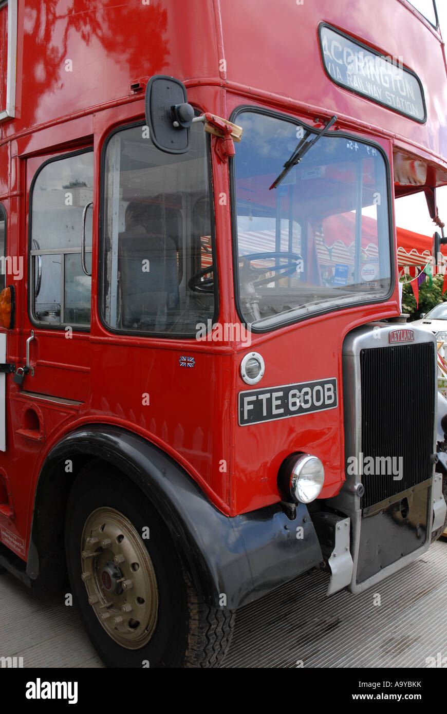 Old Englisch Bus Stock Photo - Alamy