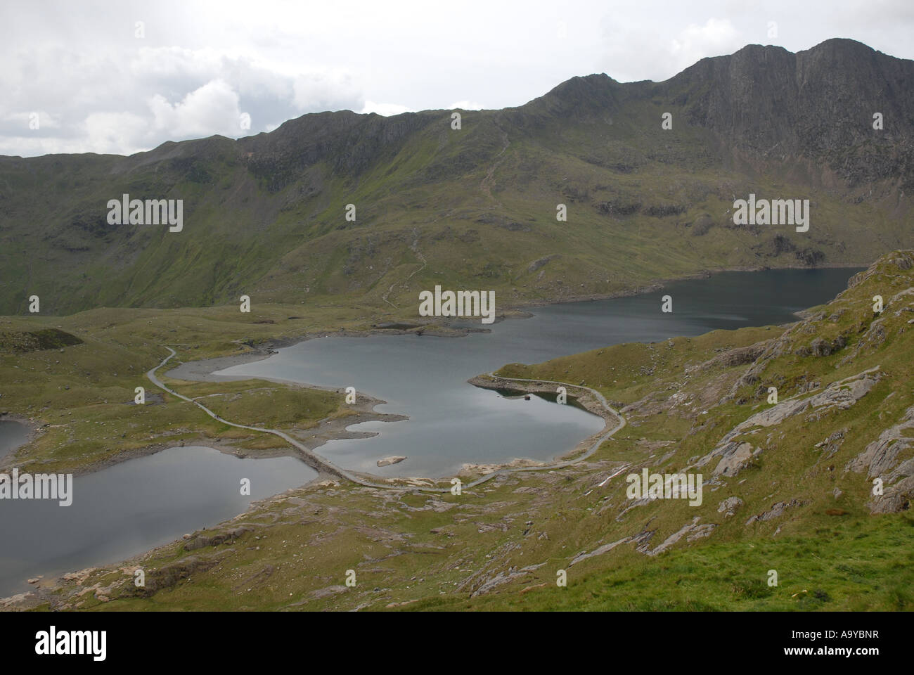 Footbridge walk snowdonia mountains hi-res stock photography and images ...