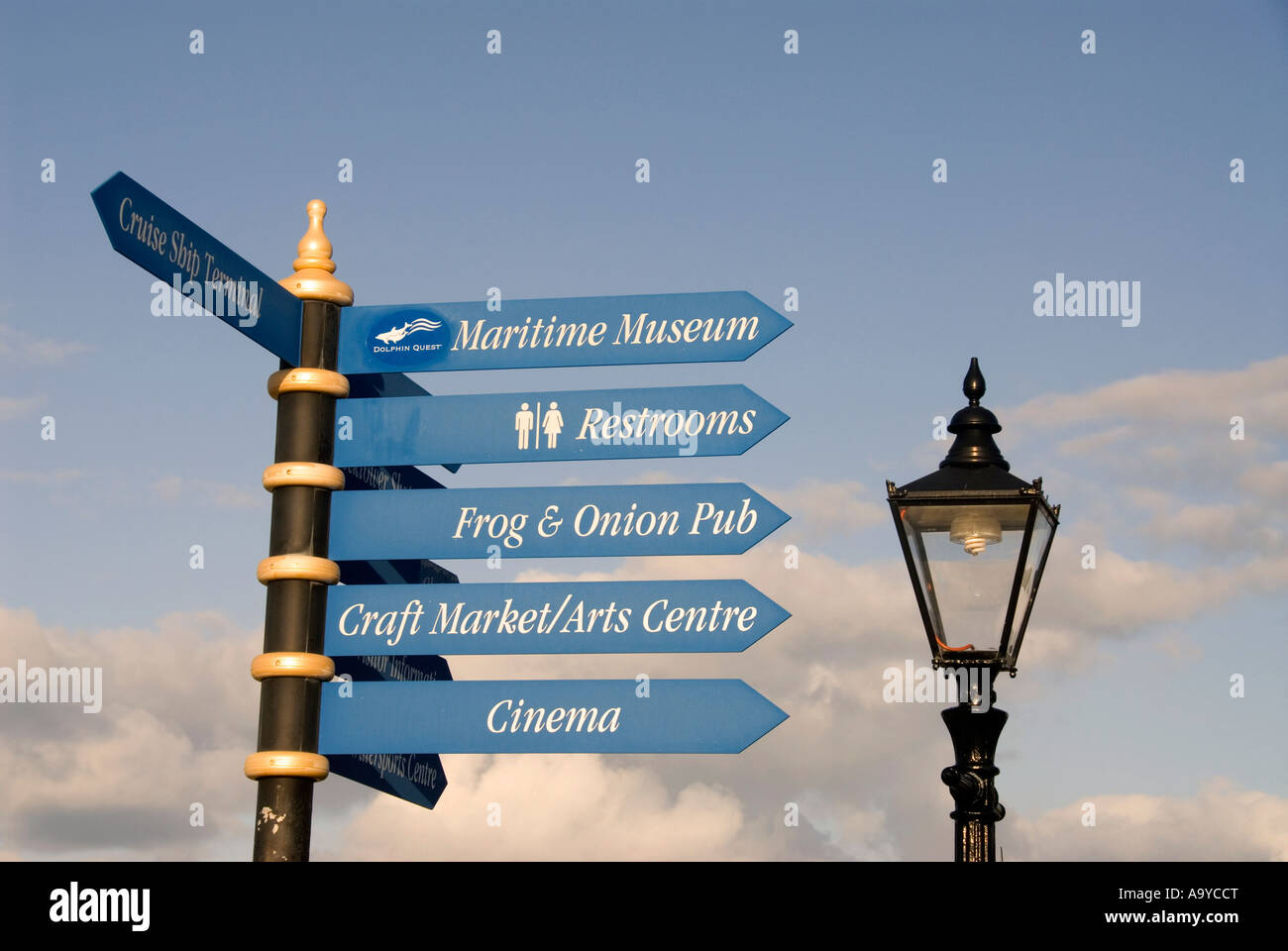 Bermuda Dockyard direction place signs lamp post Stock Photo - Alamy