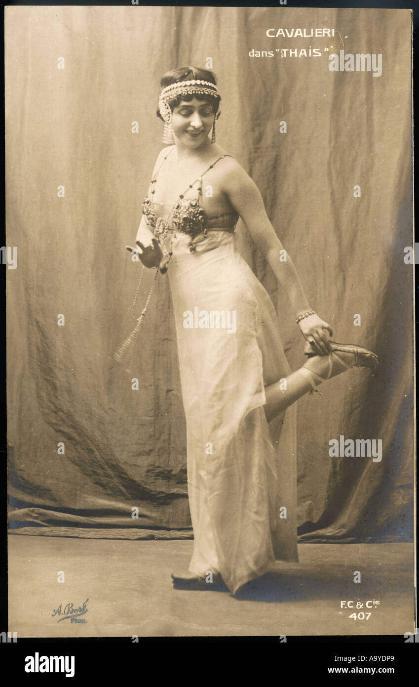 Thais opera hi-res stock photography and images - Alamy