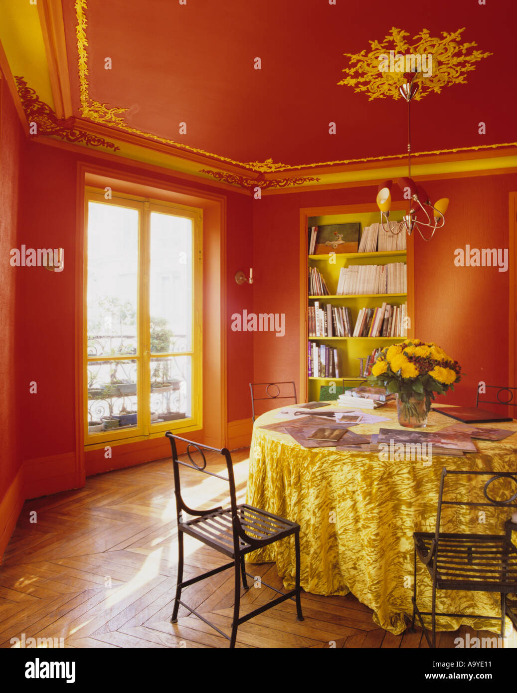 Paris dining room Stock Photo - Alamy