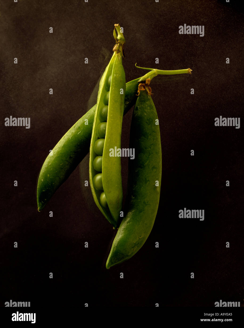 VEGETABLES Peas 1 Stock Photo - Alamy