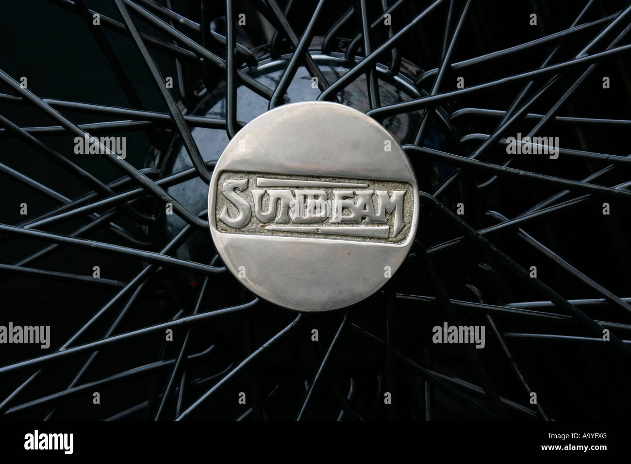 Spoke logo hi-res stock photography and images - Alamy