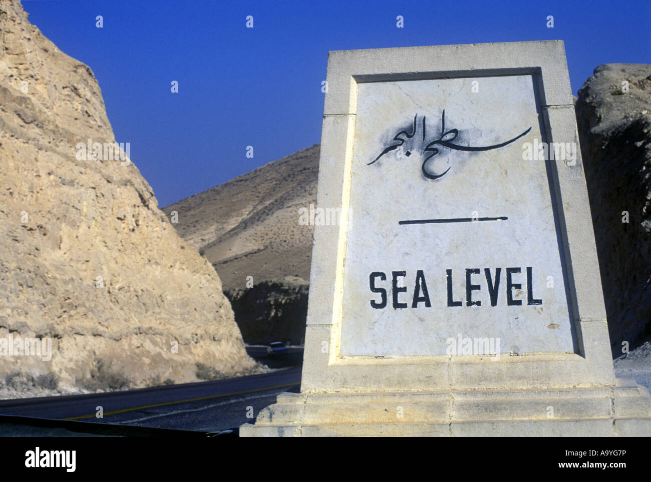 SEA LEVEL SIGN ON HIGHWAY ABOVE DEAD SEA ISRAEL Stock Photo - Alamy