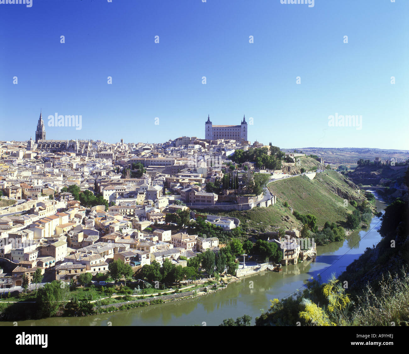 OLD CITY SKYLINE TOLEDO RIO TAJO CASTILE LA MANCHA SPAIN Stock Photo ...