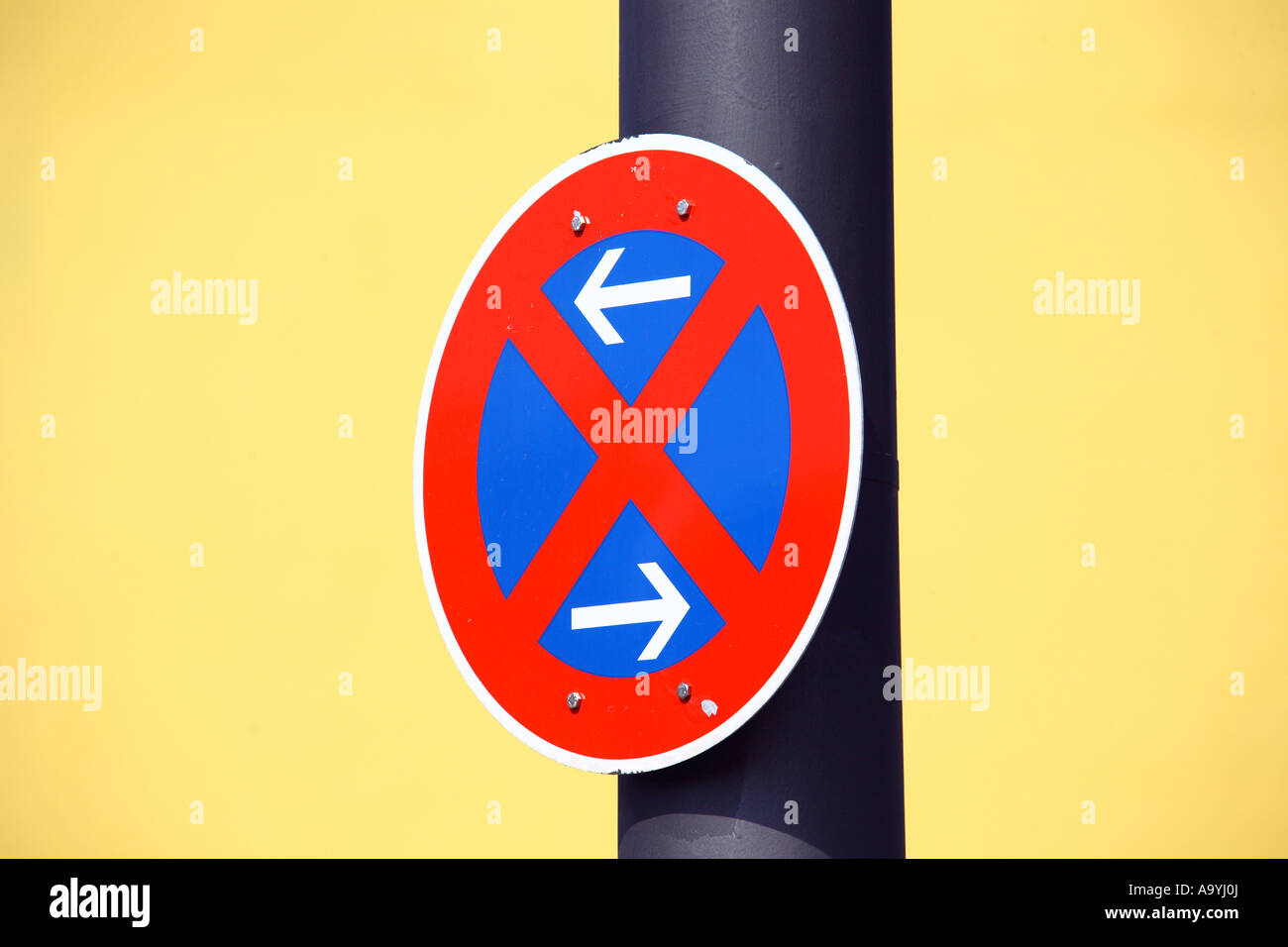 No stopping traffic road hi-res stock photography and images - Alamy