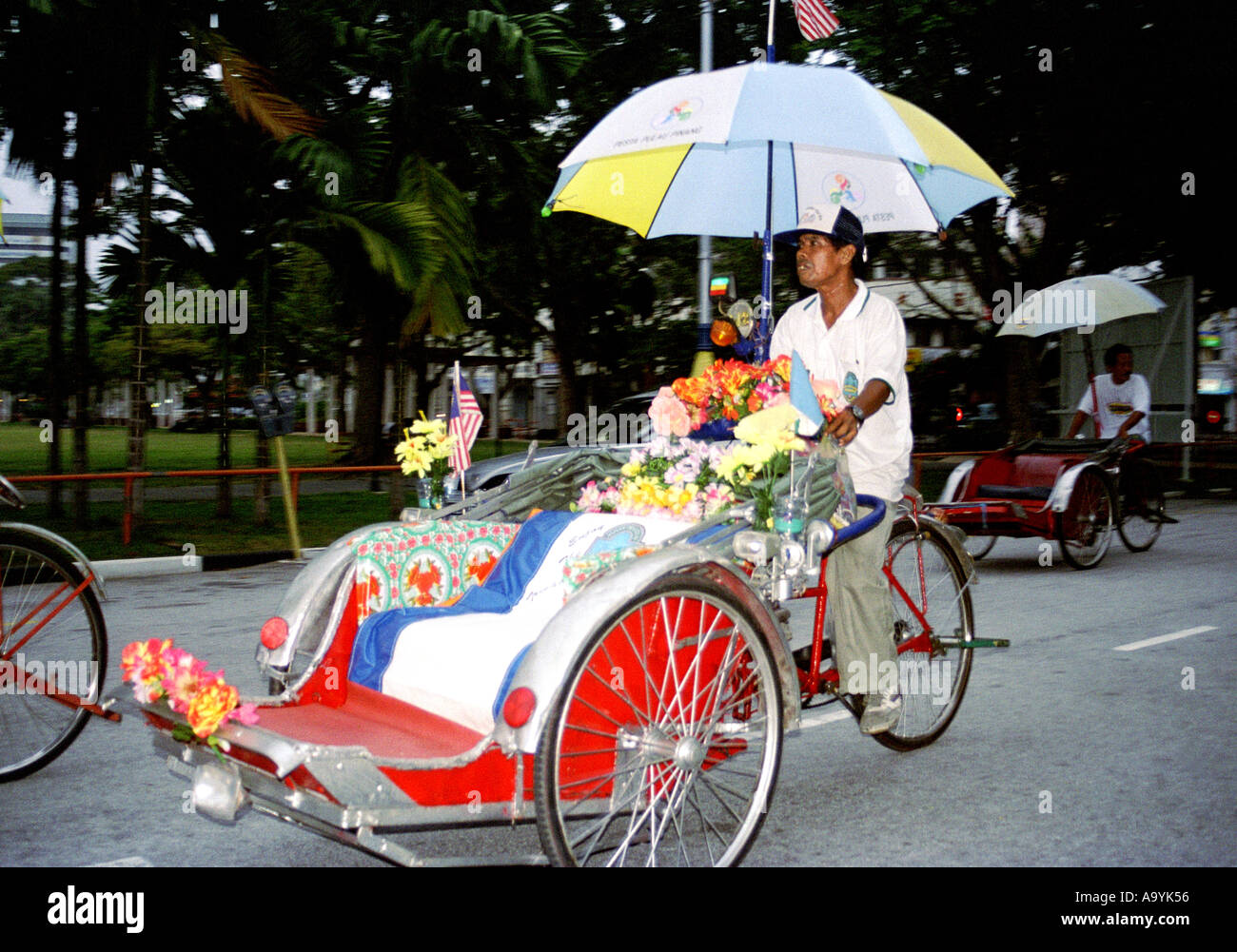 AUSTRALIAN TOURISTS ENJOYING A TRISHAW RIDE GEORGETOWN PENANG MALAYSIA ...