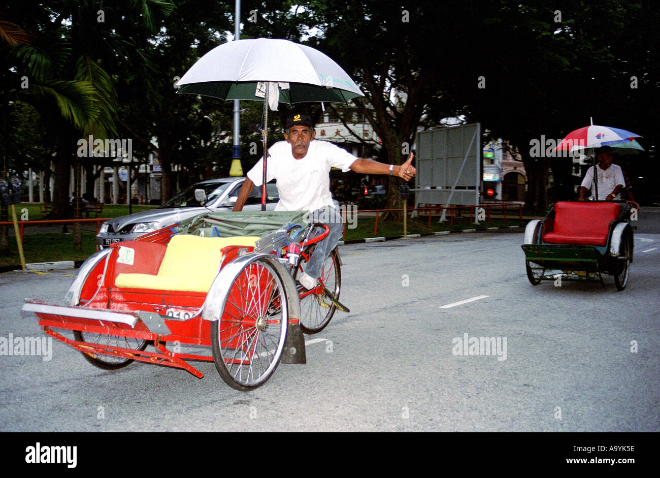 AUSTRALIAN TOURISTS ENJOYING A TRISHAW RIDE GEORGETOWN PENANG MALAYSIA ...