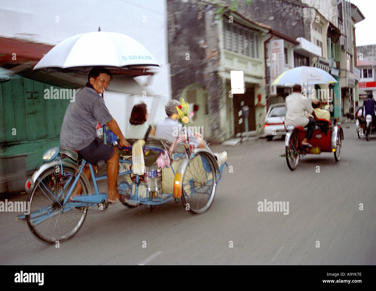 AUSTRALIAN TOURISTS ENJOYING A TRISHAW RIDE GEORGETOWN PENANG MALAYSIA ...