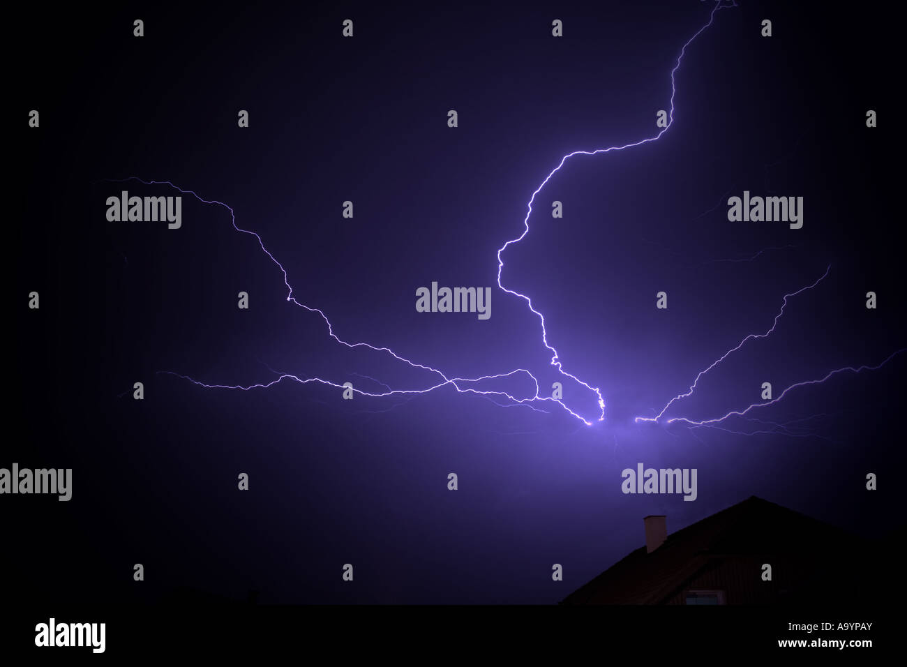 Lightning strike house hi-res stock photography and images - Alamy