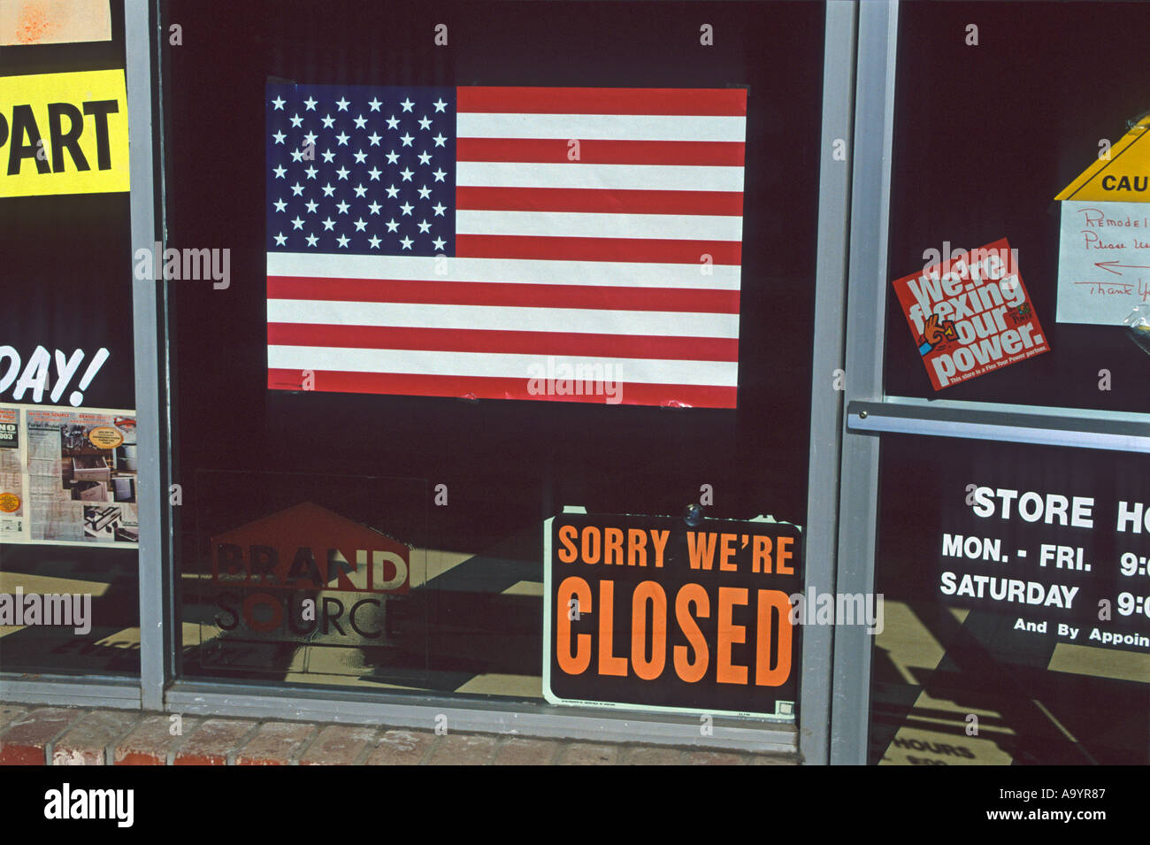 Sorry closed sign notice hi-res stock photography and images - Alamy
