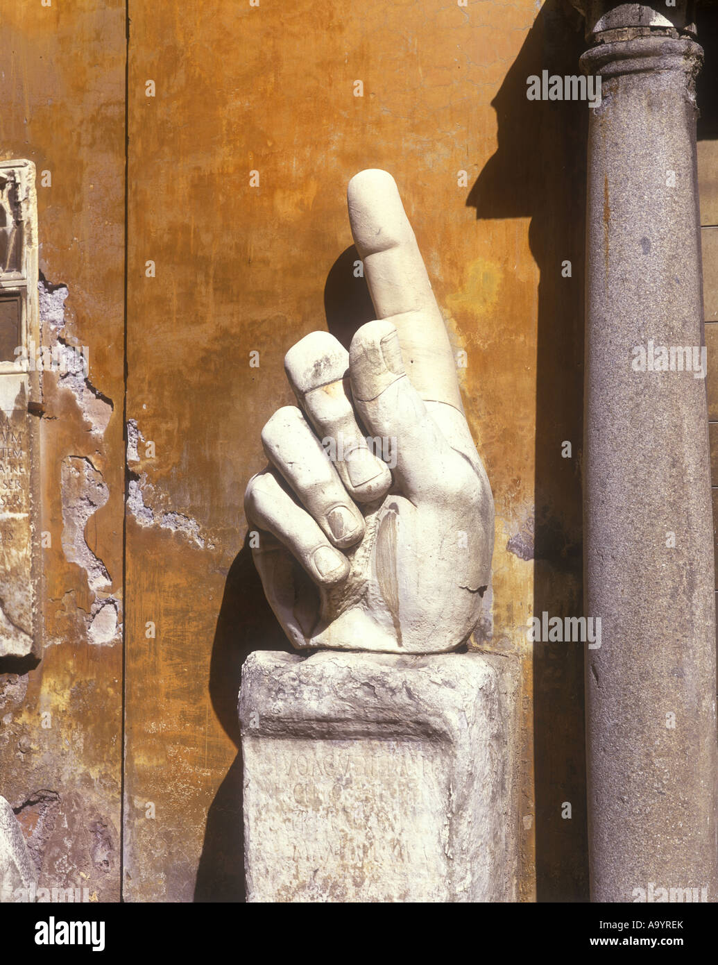 POINTING FINGER HAND CONSTANTINE II STATUE MUSEO CAPITOLINI CAMPIDOGLIO ...