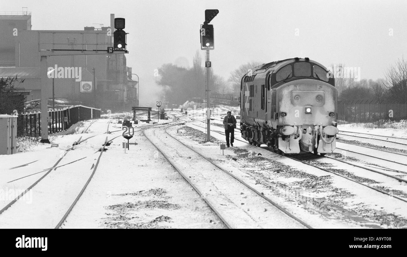 British Rail Class 37 diesel locomotive at signal in snow at Stock ...
