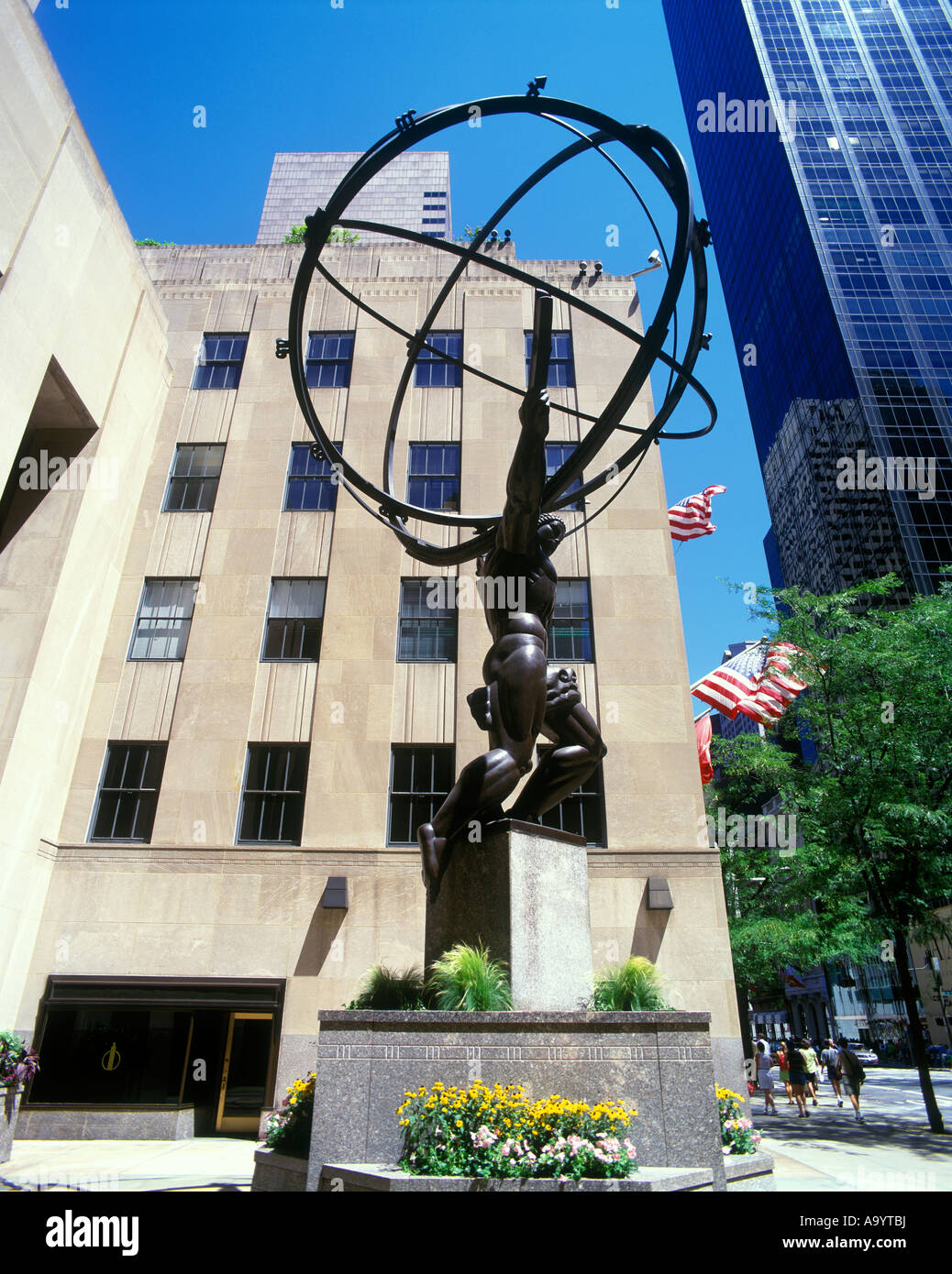 ATLAS STATUE (©LEE LAWRIE 1937) ROCKEFELLER CENTER (©RAYMOND HOOD 1939 ...
