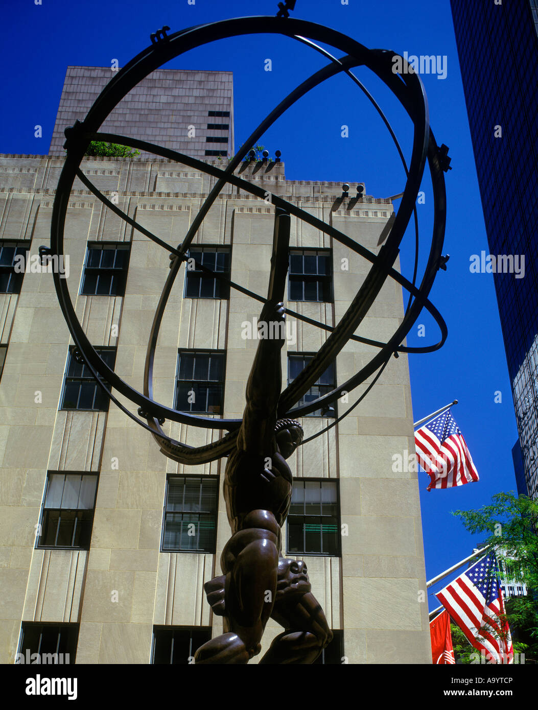ATLAS STATUE (©LEE LAWRIE 1937) ROCKEFELLER CENTER (©RAYMOND HOOD 1939 ...