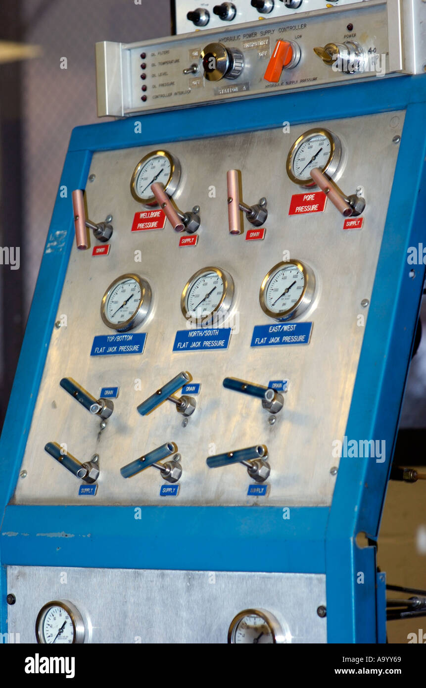 Dials switches hi-res stock photography and images - Alamy