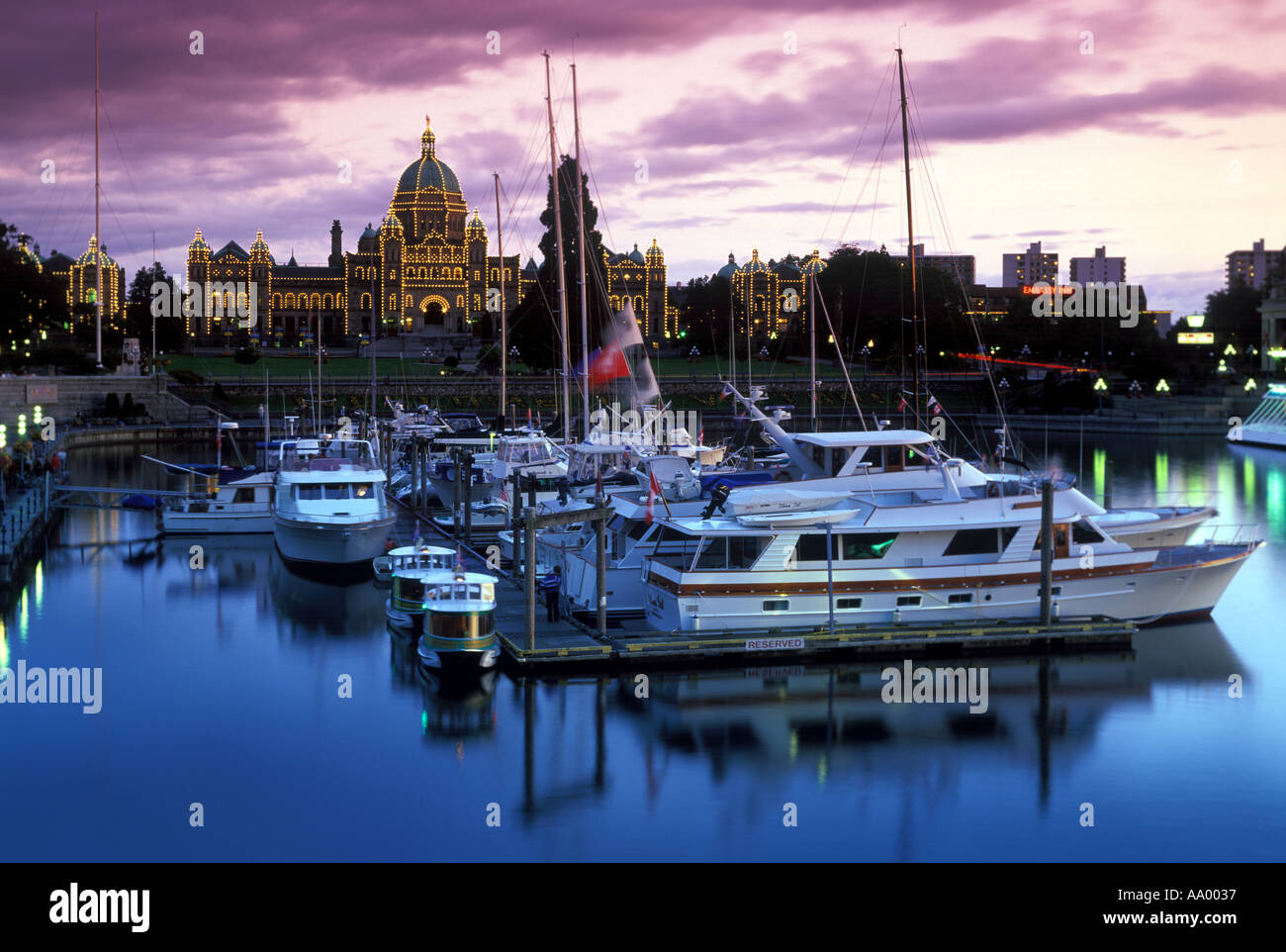 Victoria floating house boat hi-res stock photography and images - Alamy