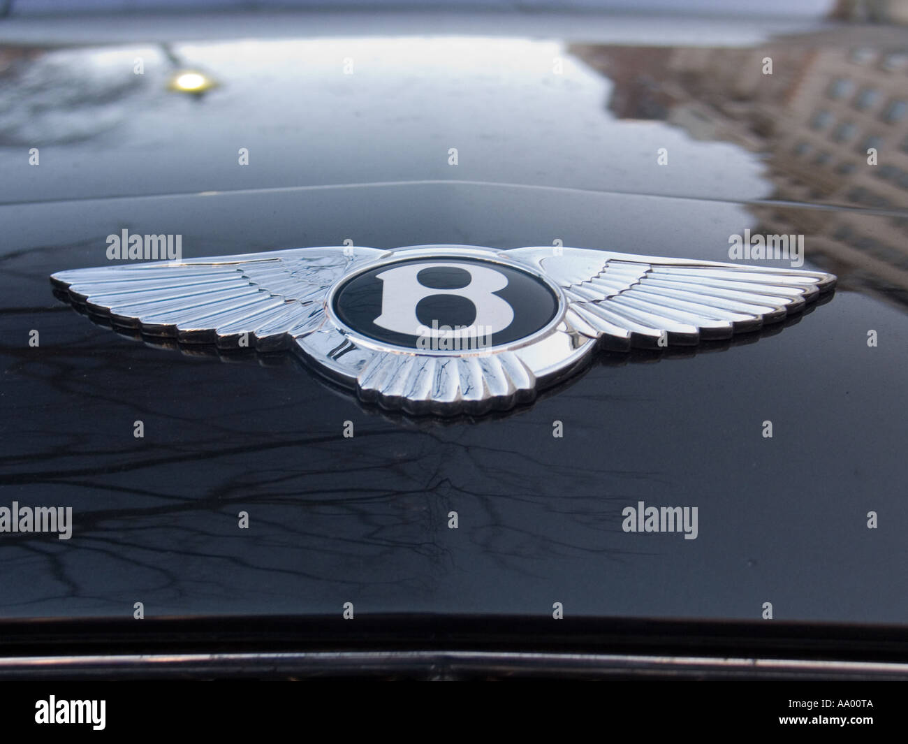 Close up of bentley sign hi-res stock photography and images - Alamy