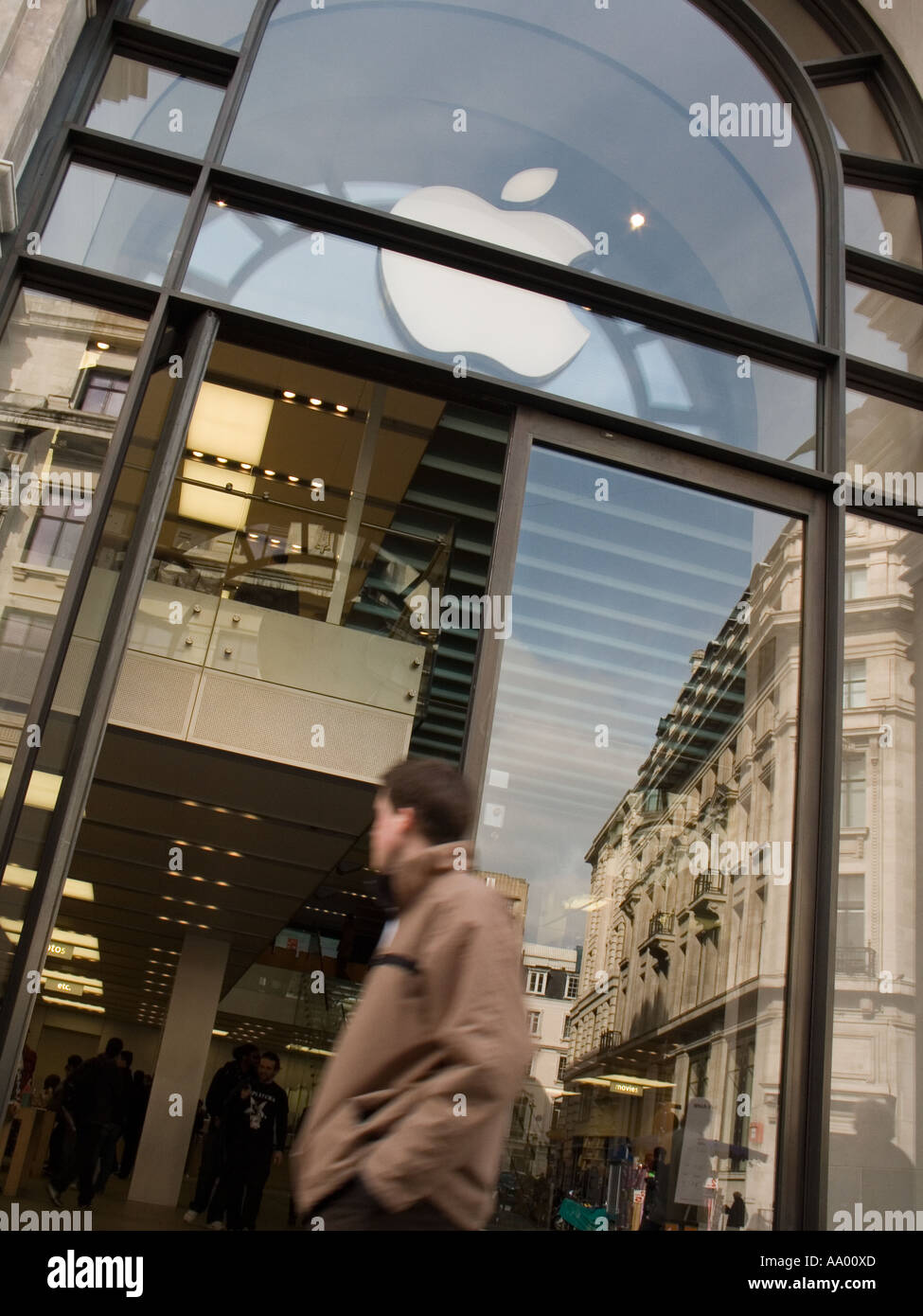 Apple Store Regent Street London Stock Photo - Alamy