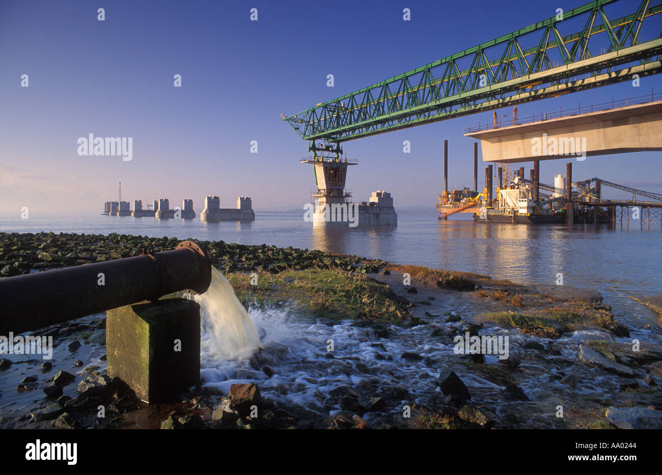 Severn bridge construction hi-res stock photography and images - Alamy