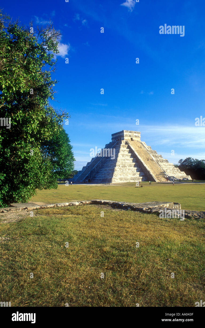 El Castillo pyramid at the Mayan ruins of Chichen Itza in Yucatan ...