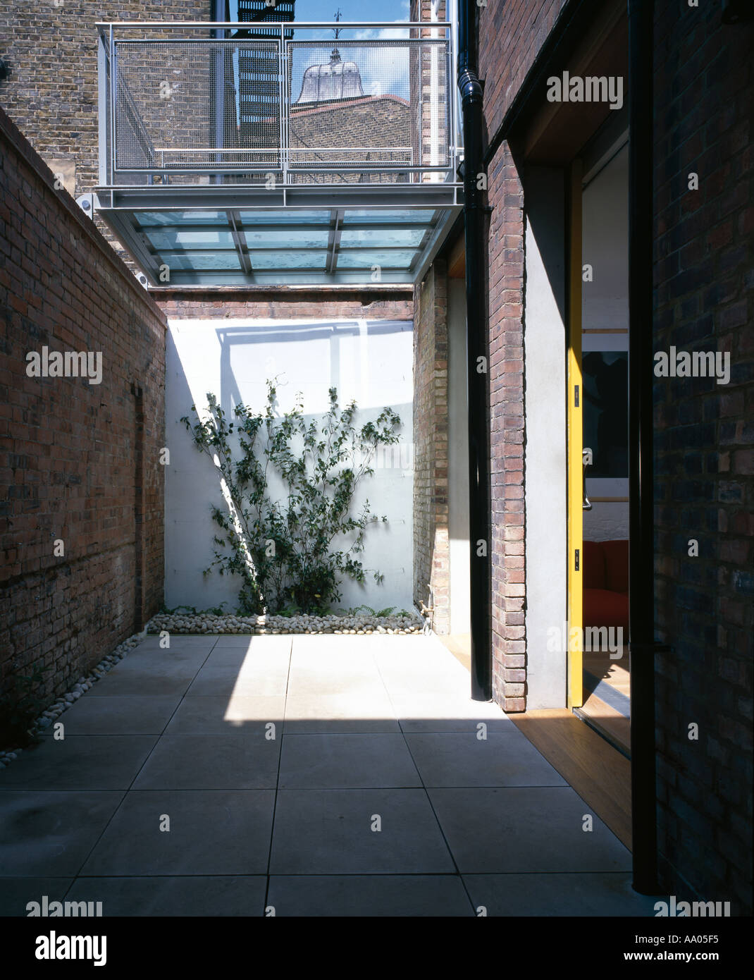 House in Clerkenwell. London - garden. Architect: Derek Wylie Stock ...
