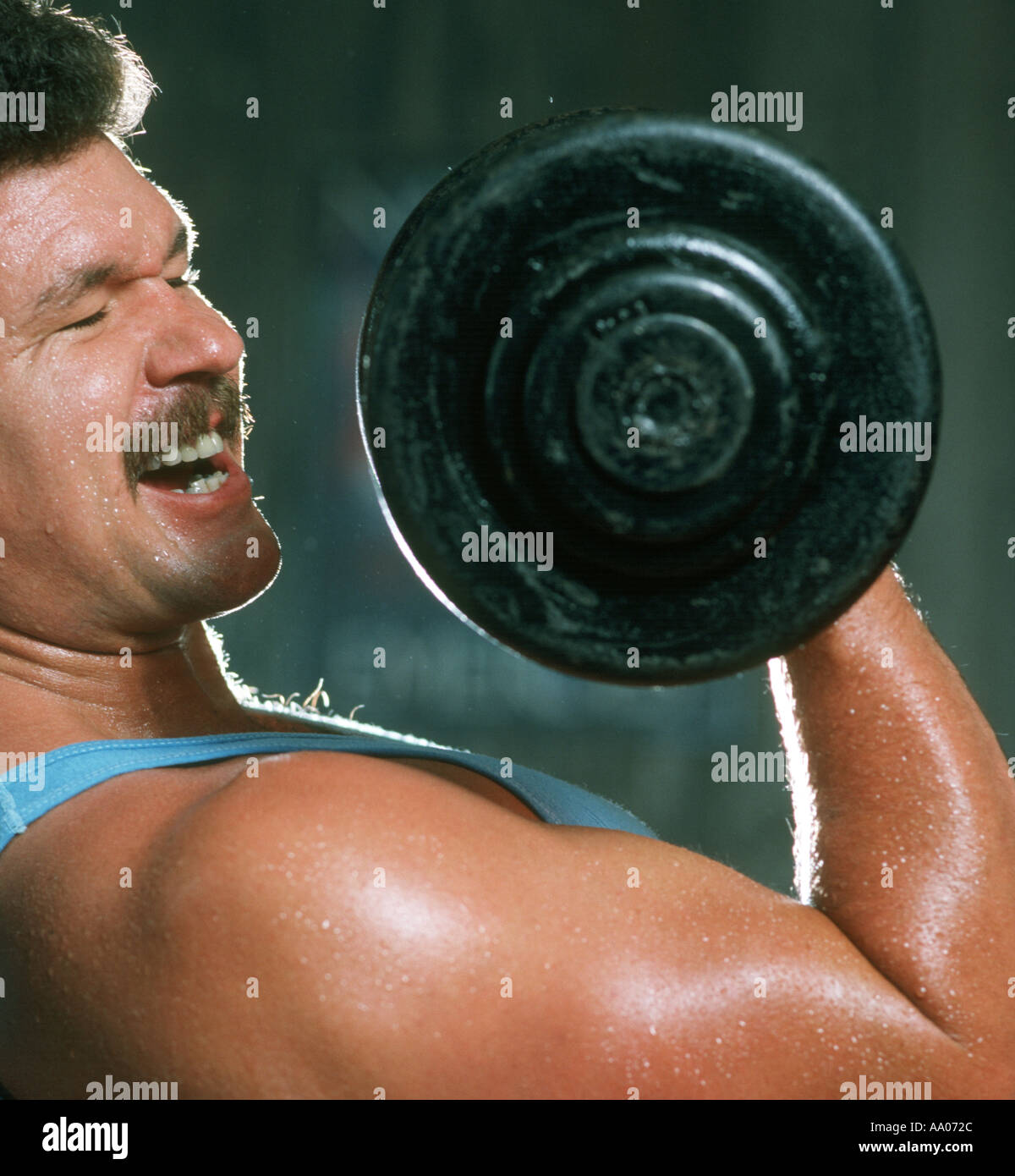 body builder lifting weights in gym Stock Photo - Alamy