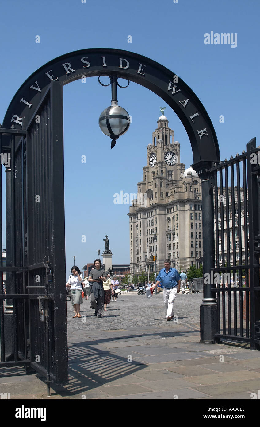 Riverside walk liverpool hi-res stock photography and images - Alamy