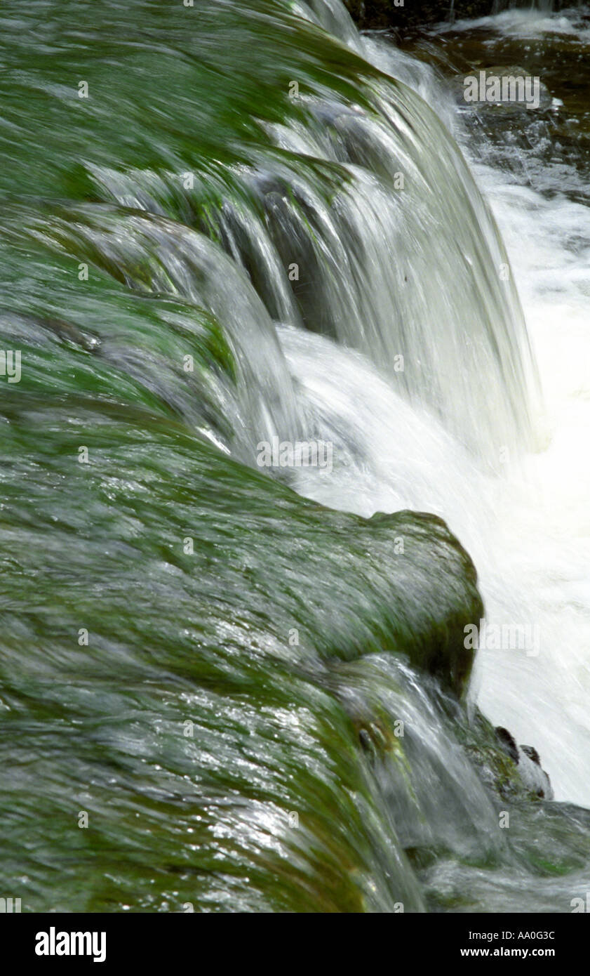 Closeup of water flowing over falls hi-res stock photography and images ...