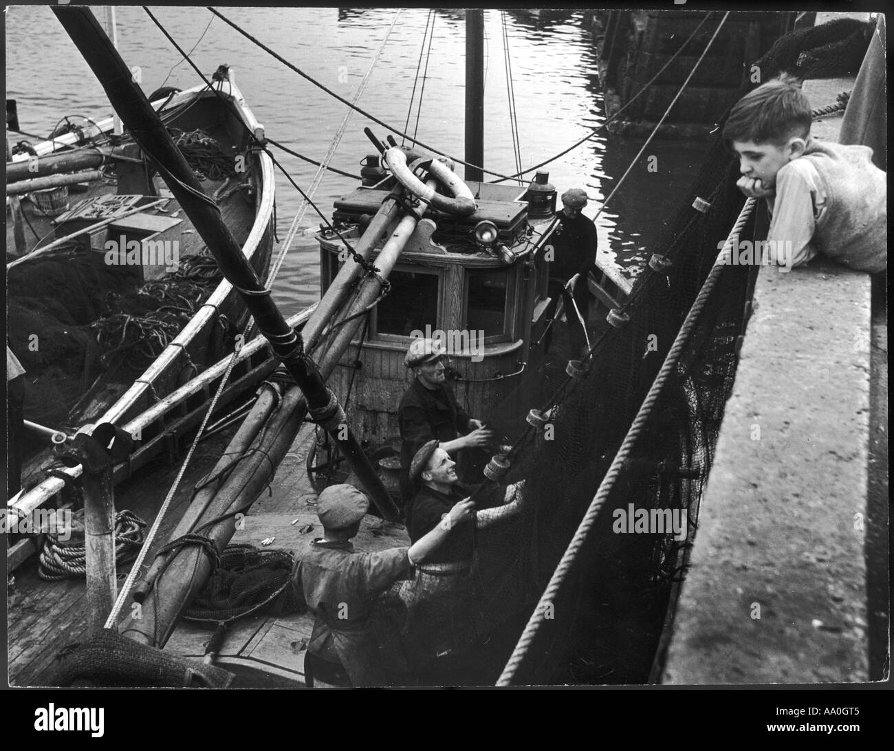 1950s england boy hi-res stock photography and images - Alamy