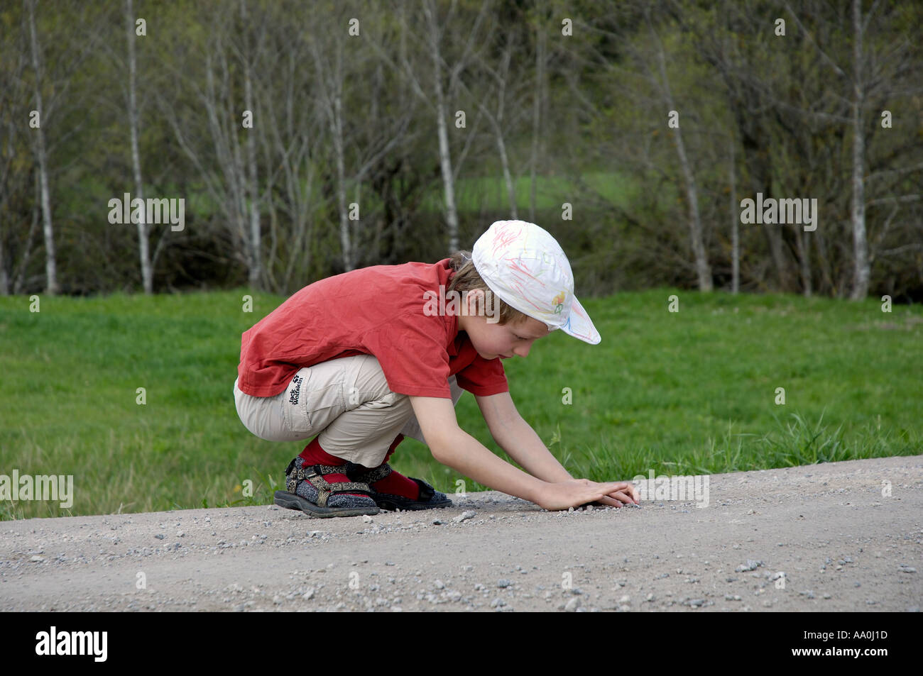 Child searching for insects hi-res stock photography and images - Alamy