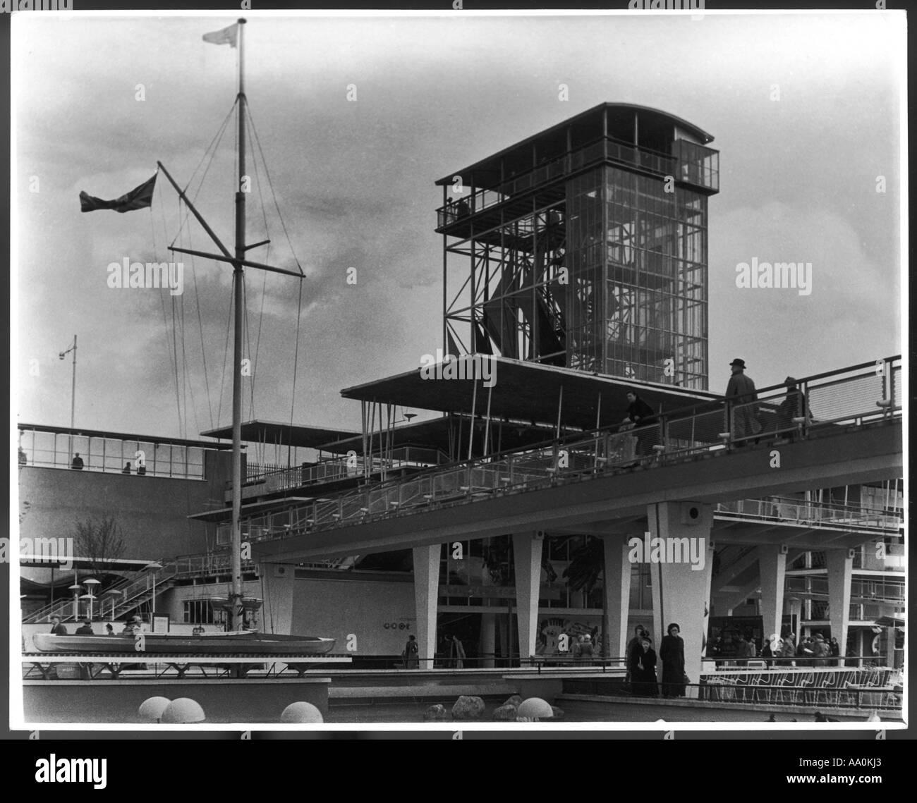 Contemporary pavilion Black and White Stock Photos & Images - Alamy