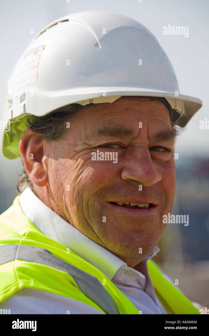 Construction workers wearing ppe hi-res stock photography and images ...