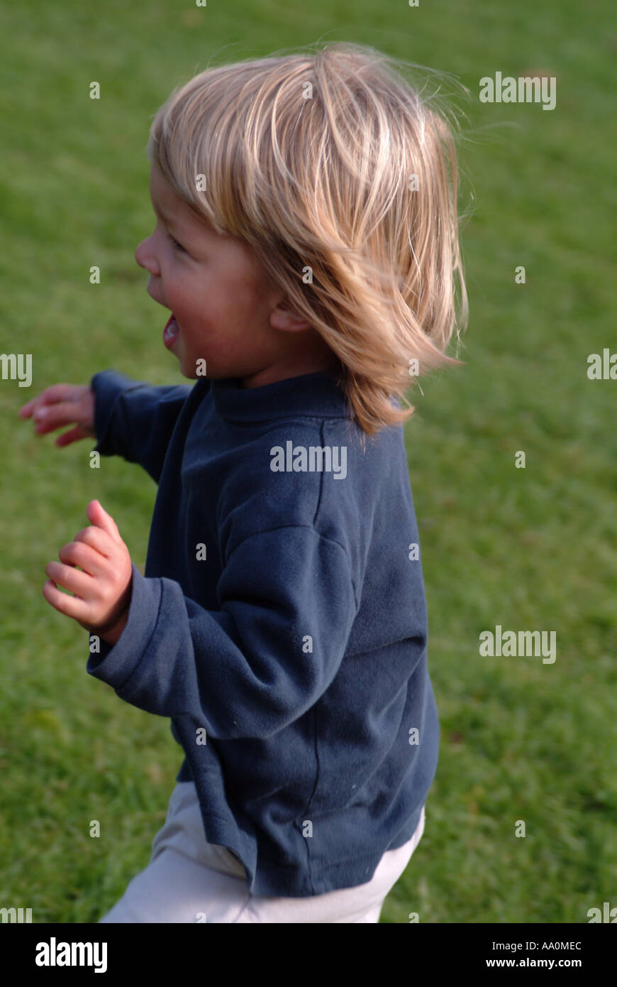 Little boy running outside Stock Photo - Alamy