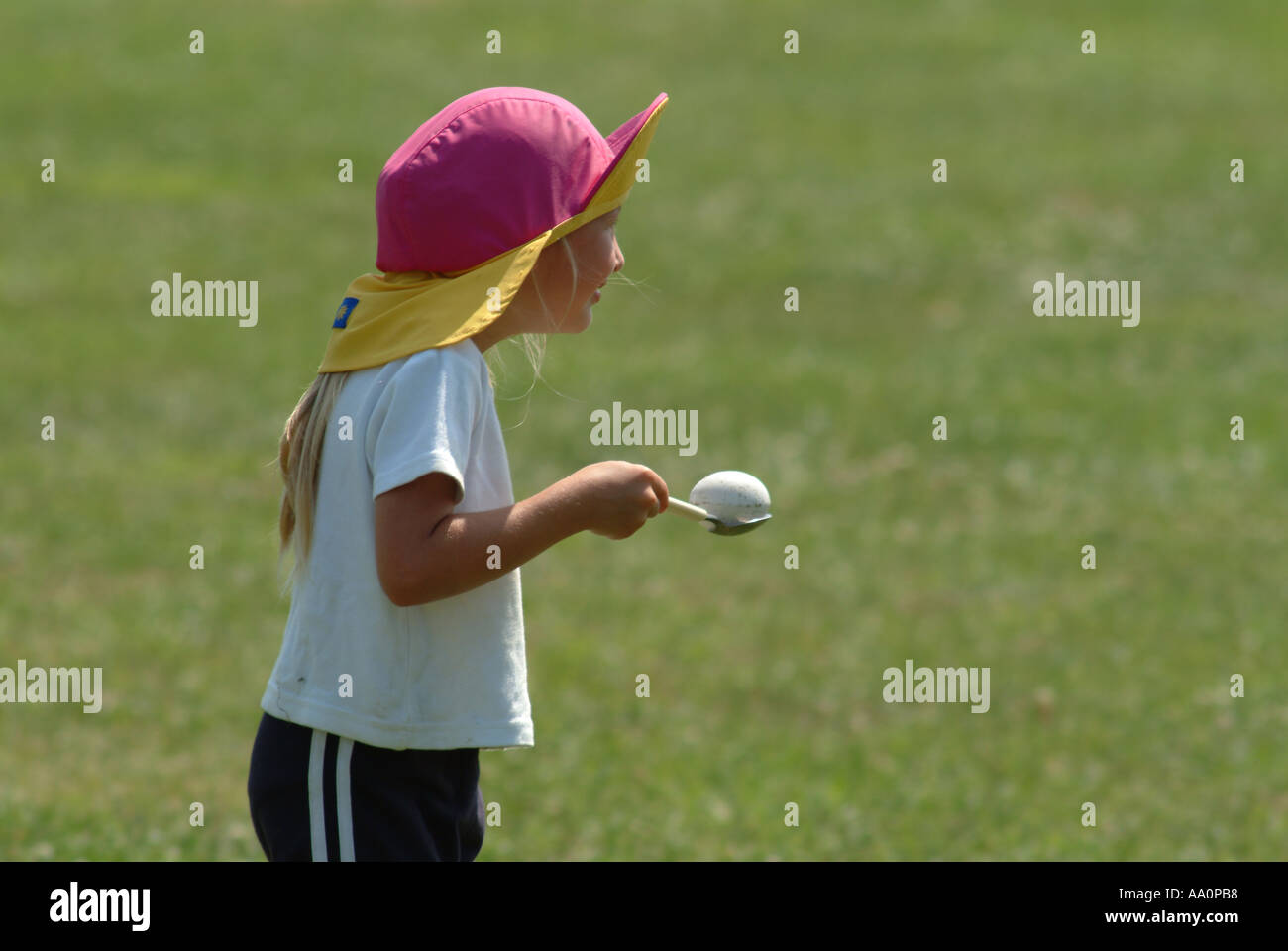 Egg and spoon race sports day hi-res stock photography and images - Alamy