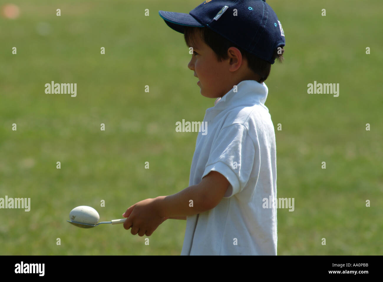 Egg and spoon race sports day hi-res stock photography and images - Alamy