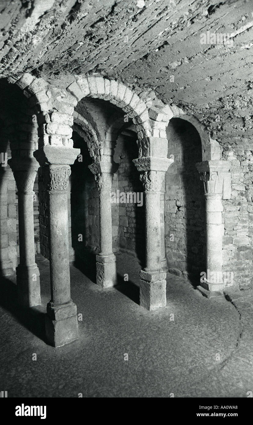 Cellar crypt hi-res stock photography and images - Alamy