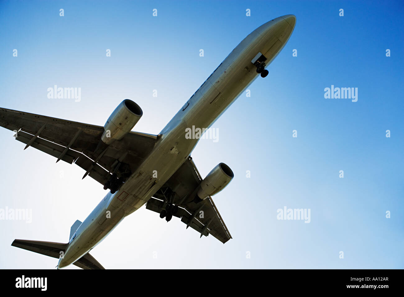 Green aeroplane hi-res stock photography and images - Alamy