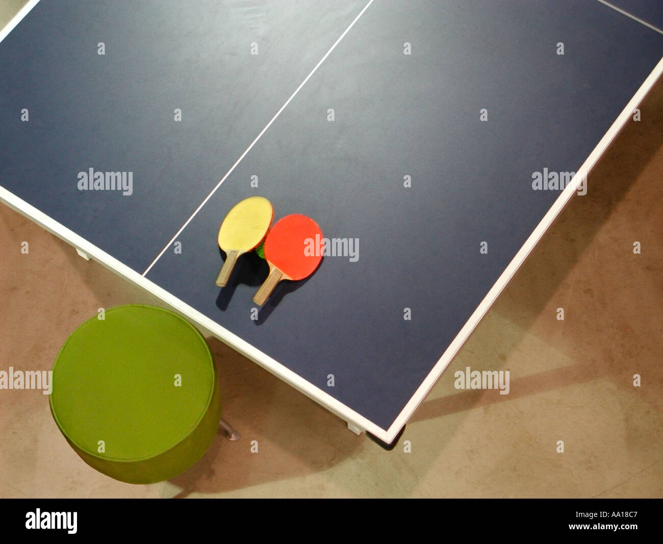 Overhead view of ping pong table with paddles and ball Stock Photo - Alamy